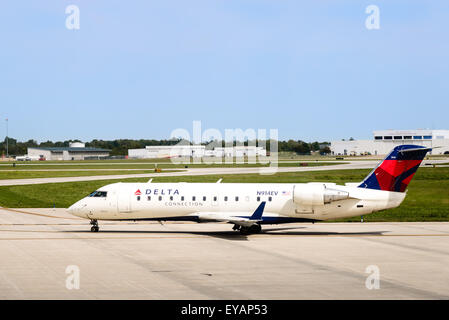 Delta Connection (Expressjet Airlines) CRJ-200ER, Springfield–Branson ...