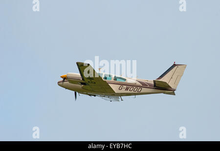 Beechcraft Baron B55-95 Twin prop engined light aircraft leaving ...