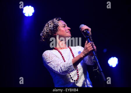 Barnsley, UK. 25th July 2015. Folk singer Kate Rusby (left) with her ...