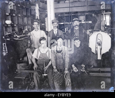 Textile workers Victorian period Stock Photo - Alamy