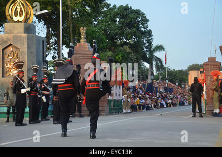 Pakistani rangers (wearing black uniforms) and Indian Border Security ...