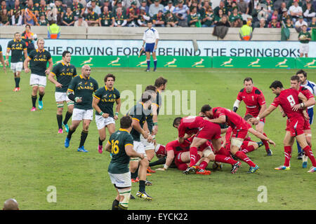 Players contest the ball during the rugby union international between ...