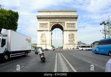 A view of the Arc de Triomphe roundabout in Paris, France Stock Photo ...