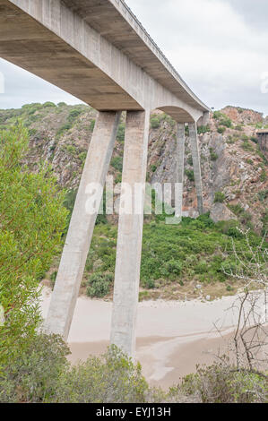 New road bridge over the Gouritz River between Riversdale and Mosselbay ...