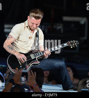Frankie Ballard performing live at Cruzan Amphitheatre Featuring ...