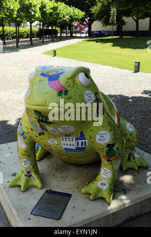 Toad statue in Hull, England. The toad is one of the 'Larkin with Toads ...