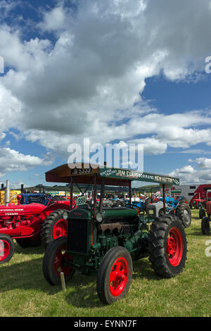 Standard Fordson N Tractor Stock Photo: 27795040 - Alamy