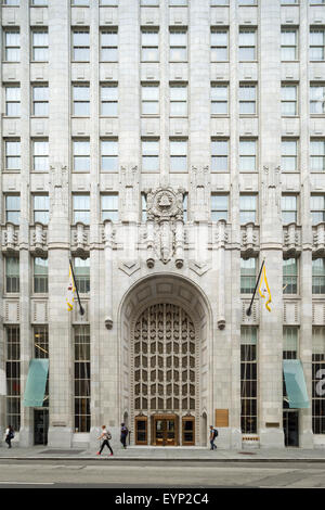 Facade of the Pacific Bell building at 140 New Montgomery in San ...