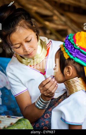 Kayan hill tribe mother and daughter Stock Photo - Alamy