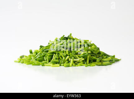 Studio shot of chopped chives Stock Photo - Alamy