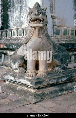 statues in myanmar brian mcguire Stock Photo - Alamy