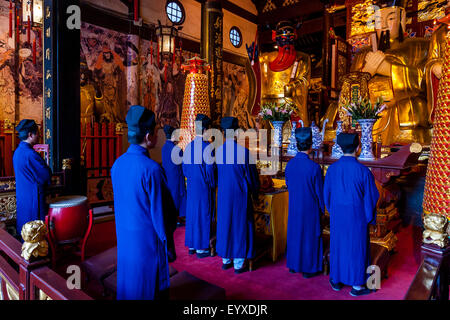 Taoist Monks Praying At The City God Temple (Chenghuang Miao Temple ...