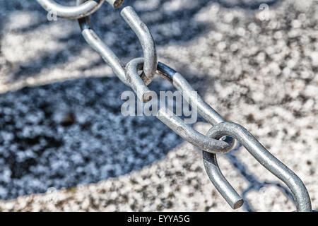 Weak link in chain Stock Photo: 10977065 - Alamy