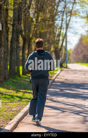 muscular man from back Stock Photo - Alamy