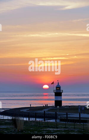 Wremen trough with view on the lighthouse Little Prussian in evening ...