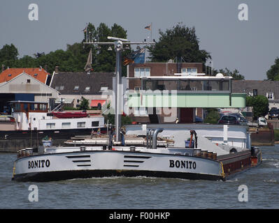 The Bonito ENI 02332452 is a vessel seen turning from the Lek River ...