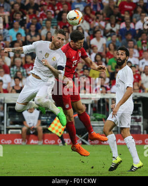 Robert LEWANDOWSKI (Bayern Munich) heads the ball to goal 3-0, action ...