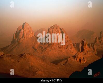 Hoggar Mountains (Ahaggar), mountain range formed from volcanic Stock ...