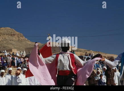 Man in traditional clothes, Matmata Berber festival, Tunisia Stock ...