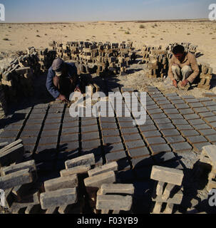 Making bricks, Tozeur, Tunisia Stock Photo - Alamy