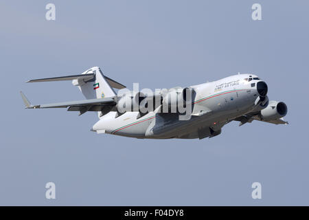 Kuwait Air Force Boeing C-17 Globemaster being prepared for takeoff ...