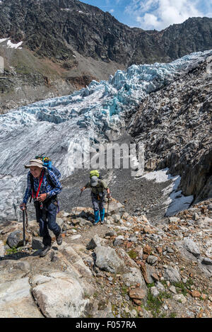 Mountaineers on the Gepatschferner glacier with Brandenburger Haus ...