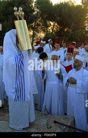 Samaria, a Samaritan priest with the Torah Scrolls Stock Photo - Alamy