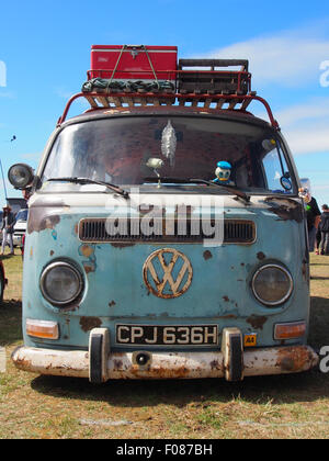 Beat up camper van Stock Photo - Alamy