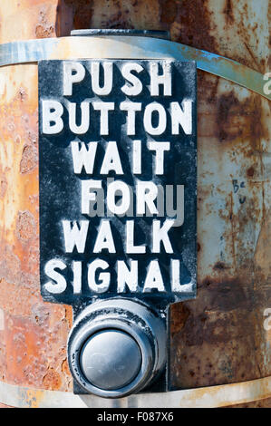 A Push Button Wait For Walk Signal sign Stock Photo - Alamy