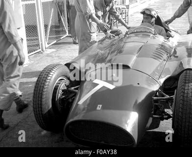 Italian motor racing driver Luigi Musso. September 1955 Stock Photo - Alamy