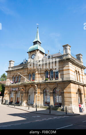 Market Square and town hall, Towcester, Northamptonshire, England Stock ...