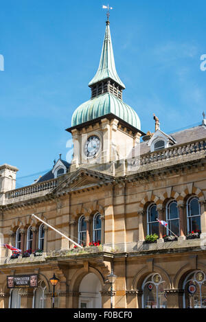 Market Square and town hall, Towcester, Northamptonshire, England Stock ...
