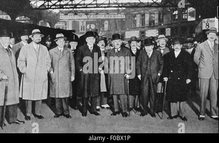 Dino Grandi, Julius Curtius, Heinrich Brüning and Benito Mussolini ...