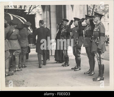 The funeral of Brigadier General Dodds in Montreal on August 24, 1934 ...
