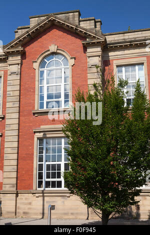 Wakefield College building, Wakefield, West Yorkshire Stock Photo - Alamy