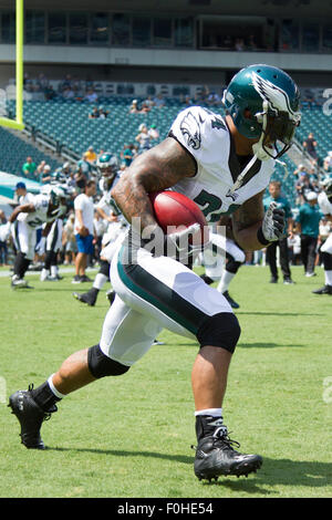 Philadelphia Eagles running back Ryan Mathews (24) runs the ball ...