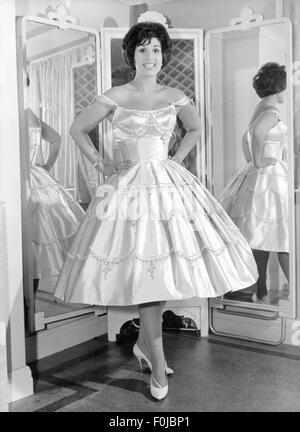 Alma Cogan (1932-1966), British singer. Artist: Unknown Stock Photo - Alamy