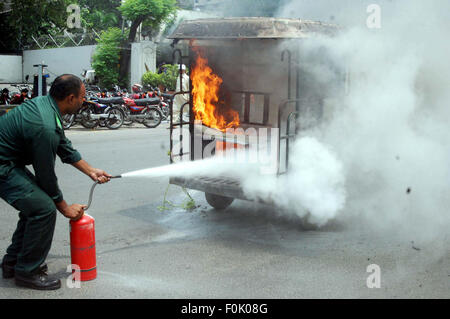 Lahore, Pakistan. 17th Aug, 2015. Ching-Chi Motorcycle rickshaw Stock ...