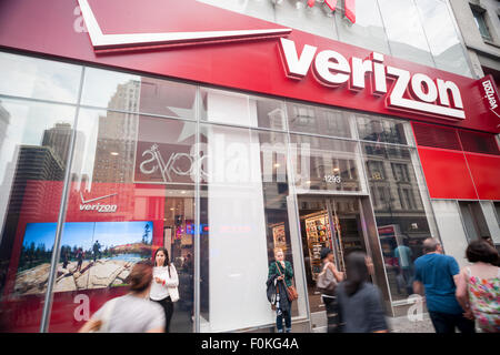 A brand new Verizon Wireless store in New York on Tuesday, August 11 ...