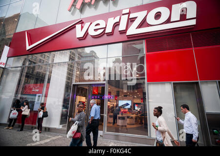 A brand new Verizon Wireless store in New York on Tuesday, August 11 ...