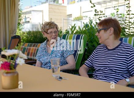 Emsdetten, Germany. 01st July, 2015. Erika Jobst (L) waves to Elisabeth ...