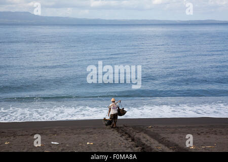 Traditional salt making in Kusamba Bali Stock Photo - Alamy