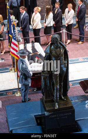 Mourners pause to view the body of slain State Senator Clementa ...