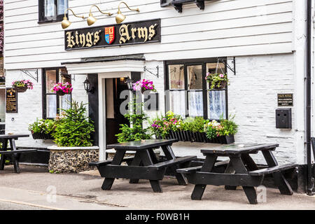 A pretty country pub in the Kentish village of Shoreham Stock Photo - Alamy
