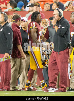 Injured Washington Redskins quarterback Robert Griffin III practices ...