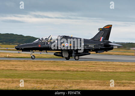 ZK023 T2 Hawk fast jet trainer Raf Valley Anglesey North Wales Uk Stock Photo - Alamy