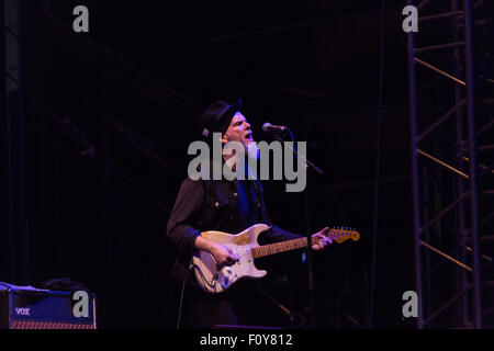 JIMMY RIP the modern guitarist with the band TELEVISION plays a Pink ...