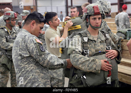 United States Army 1st Lt. Stephen Petraeus, Anne Petraeus, Holly ...