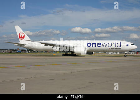 JAL JAPAN 777 ONE WORLD Stock Photo - Alamy