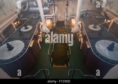 Steam engine room on steam ship SS Shieldhall Stock Photo - Alamy